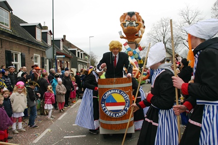 Carnaval Goirle: Agget zuukt dan vèèndet - Goirlenet